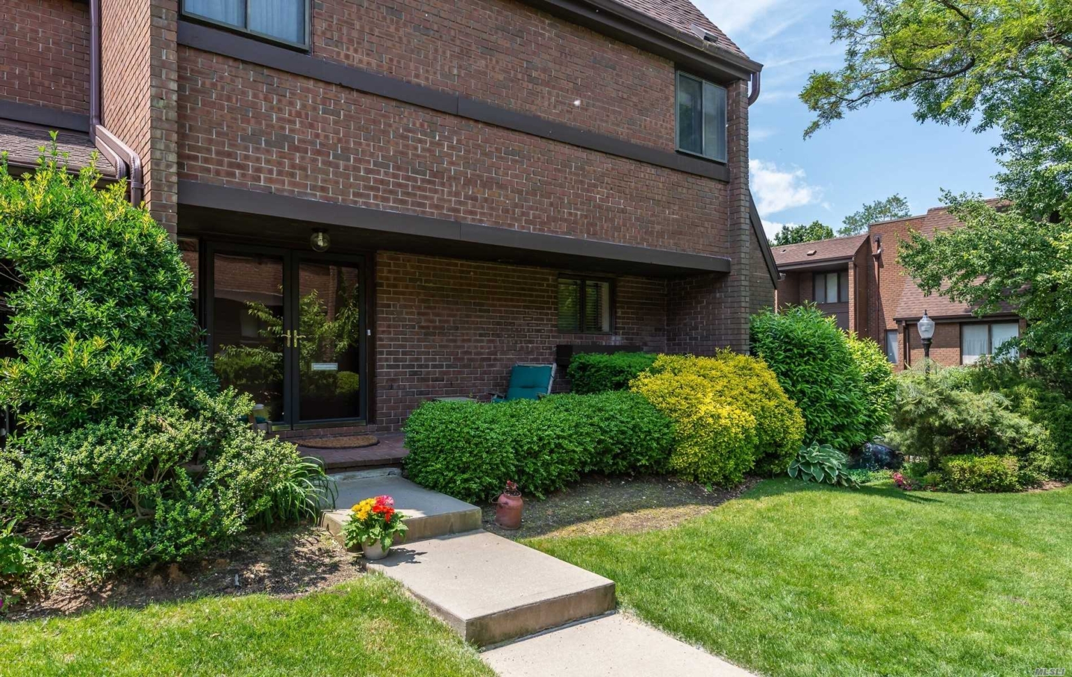 Acorn Ponds Condominium at North Hills New York – Suffolk Experts