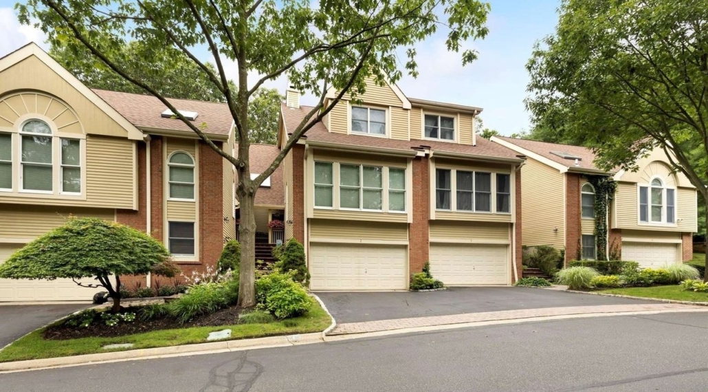 Willow Ridge in Smithtown New York is a townhouse community in Suffolk ...